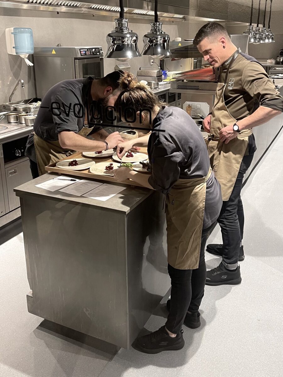 El triple salto mortal sin red de Miguel Cobo - 7 Caníbales