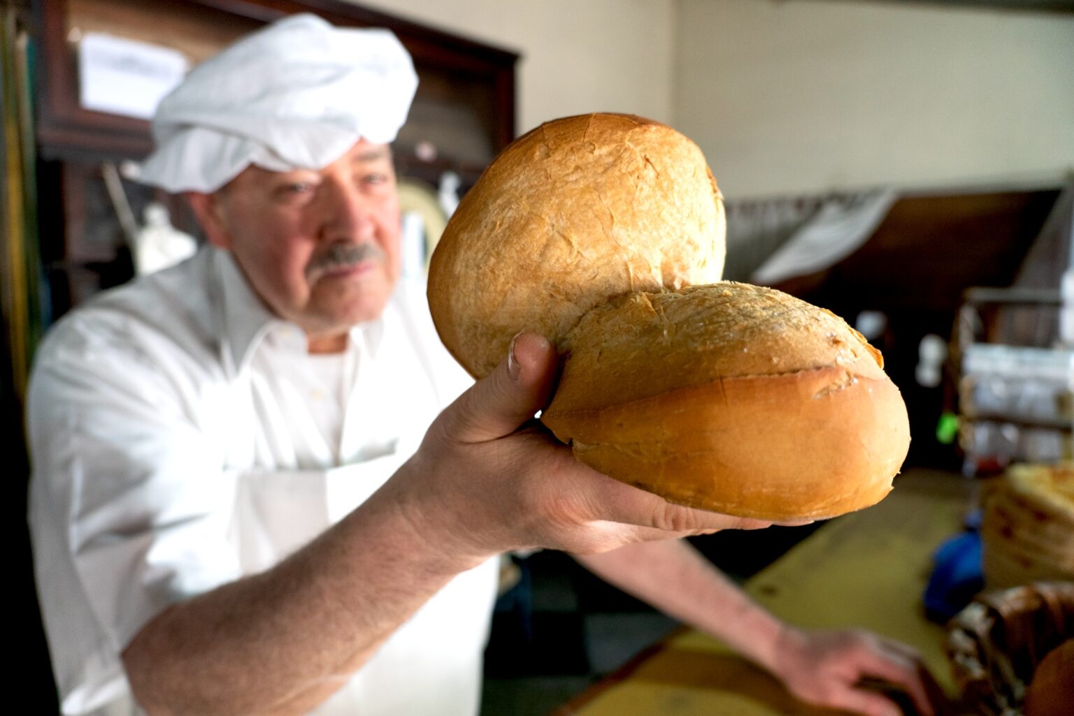 La galleta de campo reina en La Blanqueada, la panadería de los Adamini ...